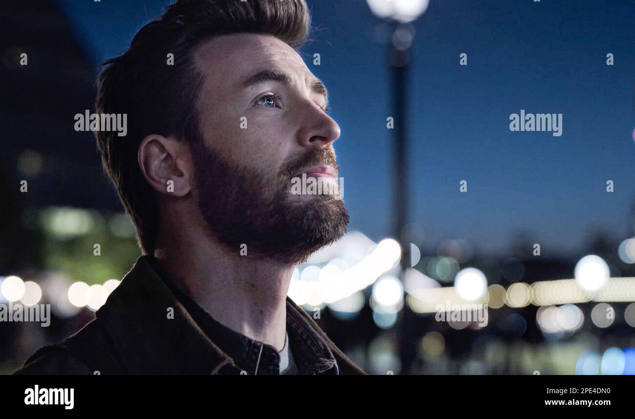 STATI UNITI. Chris Evans in una scena dalla (C)Apple TV+ nuovo film ...