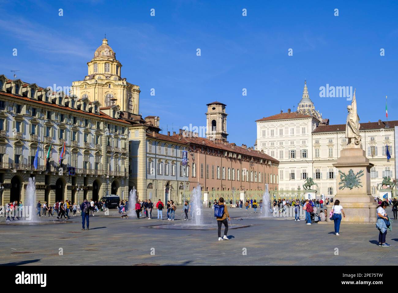Castello piazza torino immagini e fotografie stock ad alta risoluzione ...
