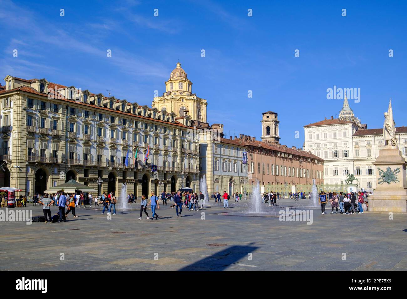 Castello piazza torino immagini e fotografie stock ad alta risoluzione ...