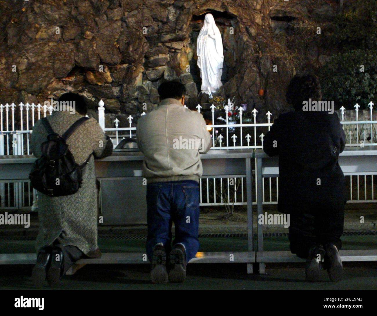 South Korean Catholics pray in front of the Holy Mother Mary's statue ...