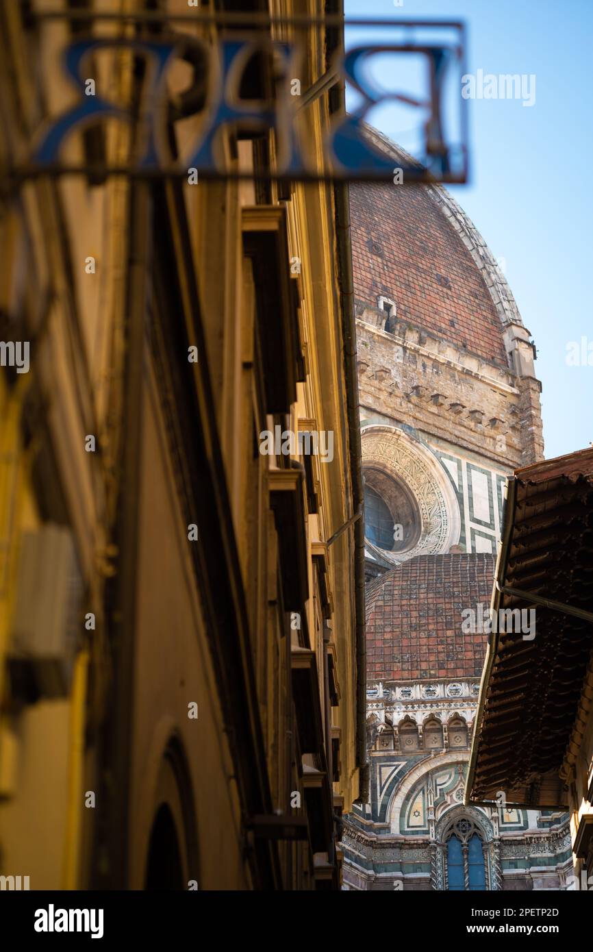 Duomo di Firenze con la famosa cupola del Brunelleschi, simbolo del ...