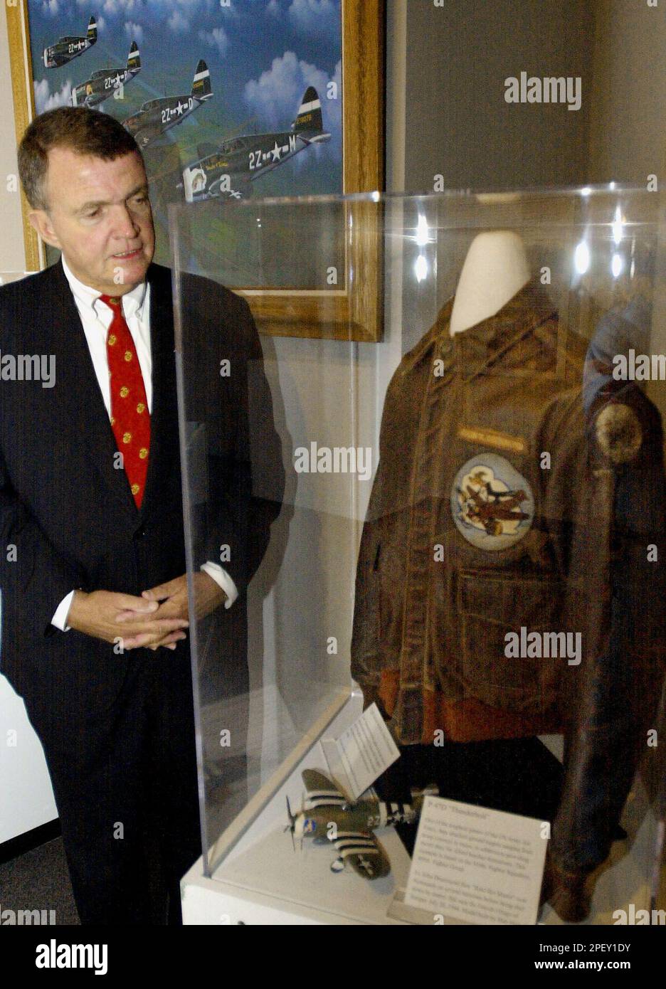 Sen. John Courson, R-Columbia, looks at one of the exhibits to ...