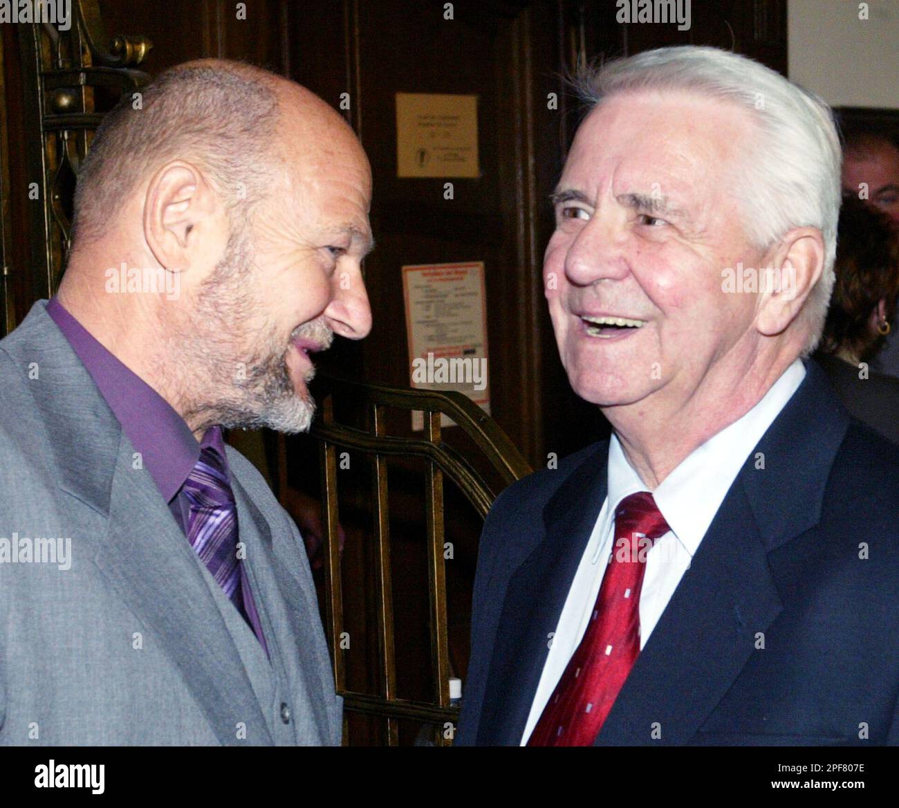 Der 70-jaehrige Angeklagte Helmut Heckel, rechts, und der 61-jaehrige ...