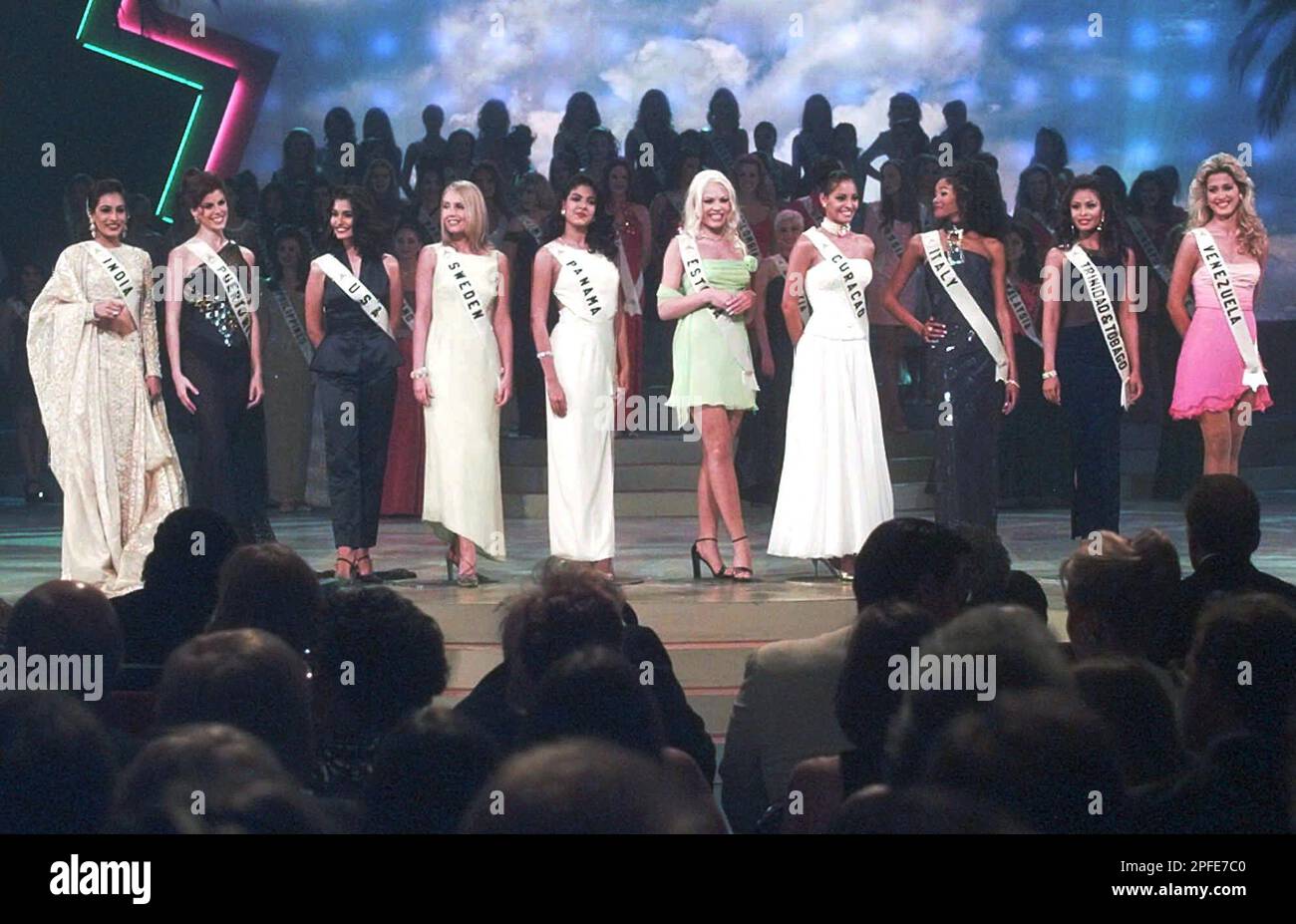 The 10 finalists in the 1997 Miss Universe Pageant (from left to right ...