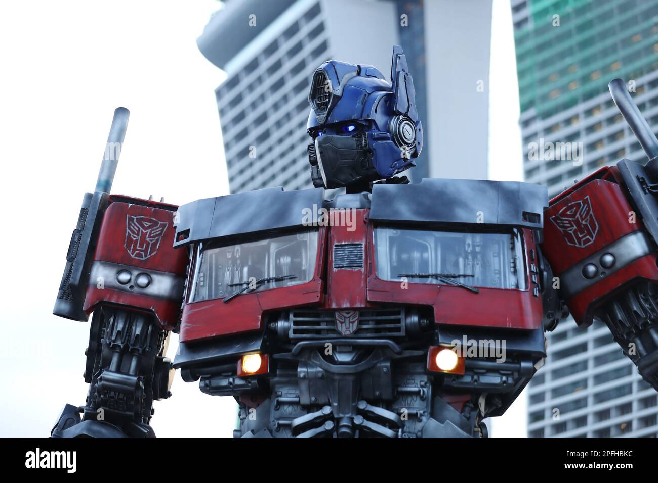 Singapore, Singapore. 17th Mar, 2023. Transformers statua a grandezza ...