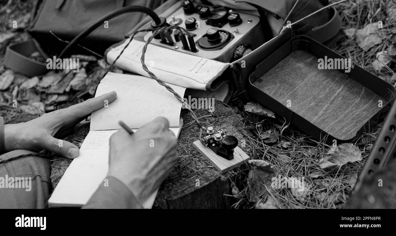Radio con codice morse Foto e Immagini Stock in Bianco e Nero - Alamy