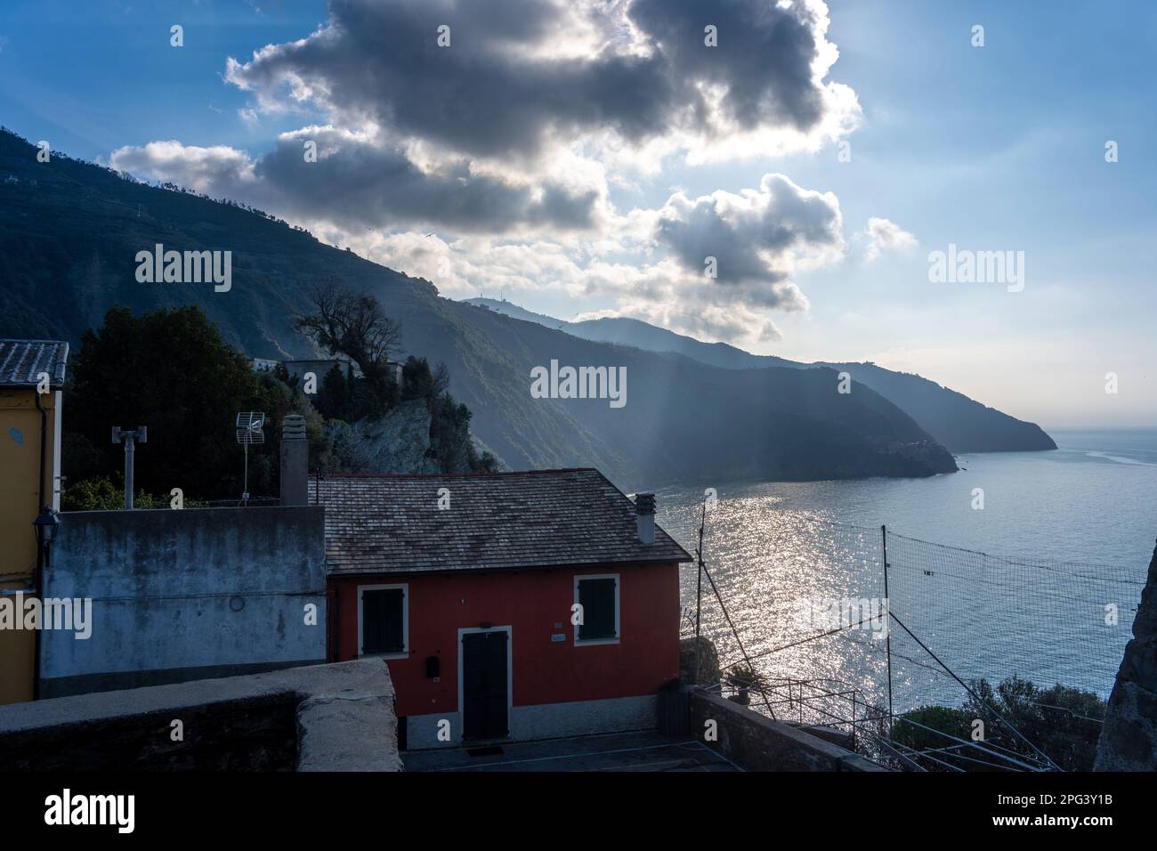 Carta del treno delle cinque terre immagini e fotografie stock ad alta ...