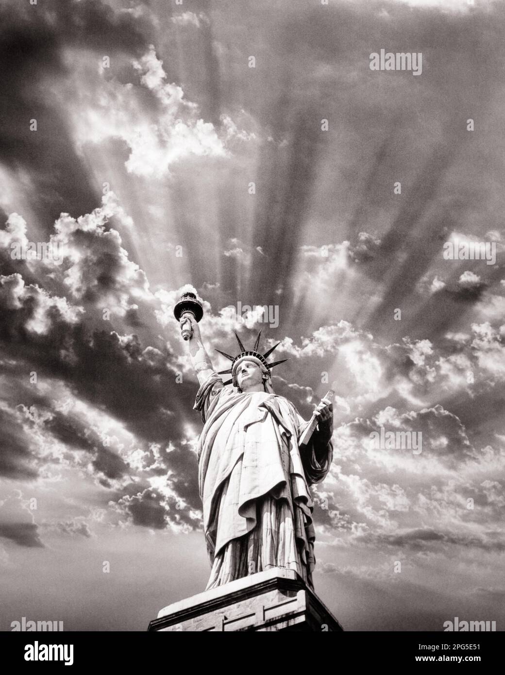 Drammatico simbolo di guerra immagini e fotografie stock ad alta ...