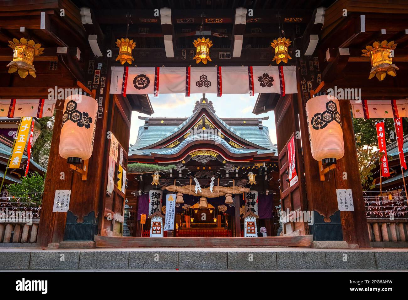 Fukuoka, Giappone - Nov 20 2022: Santuario di Kushida nel rione di ...