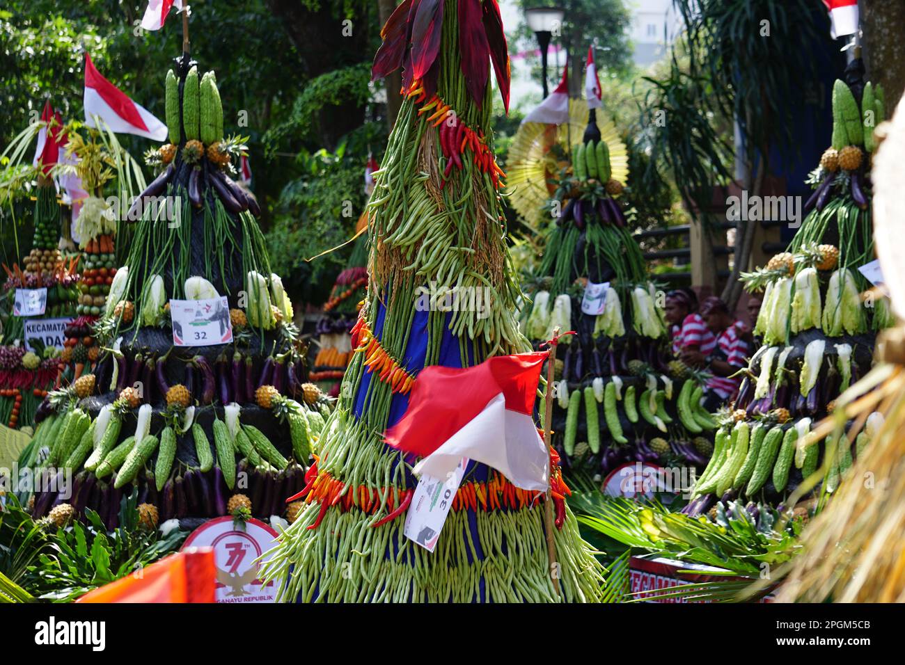 Tumpeng sayur dan buah sul rituale tradizionale. Tumpeng sayur dan buah ...