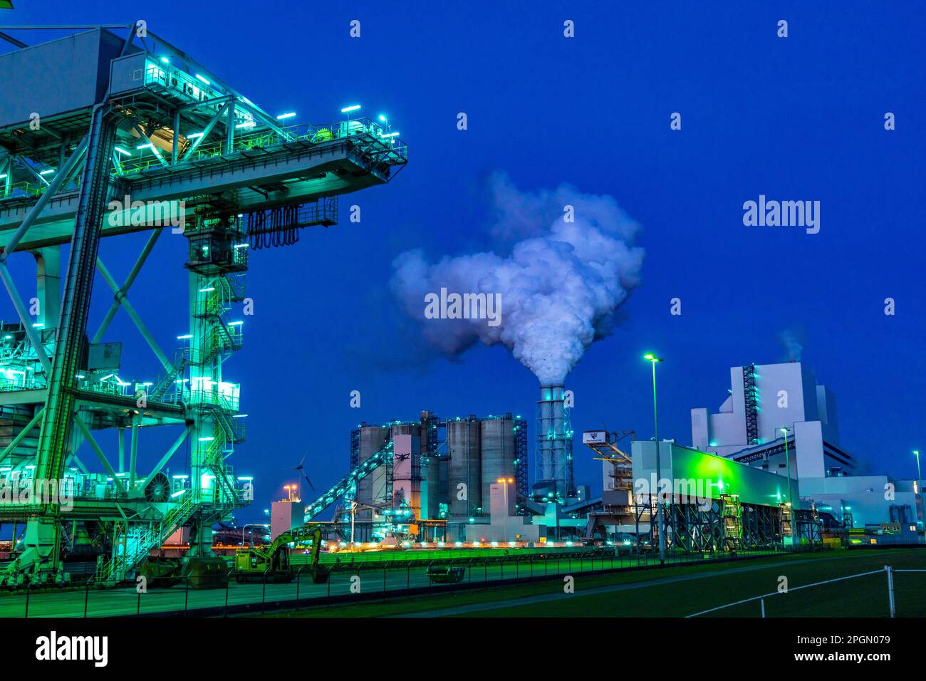 Rwe centrale elettrica a carbone eemshavencentrale immagini e ...