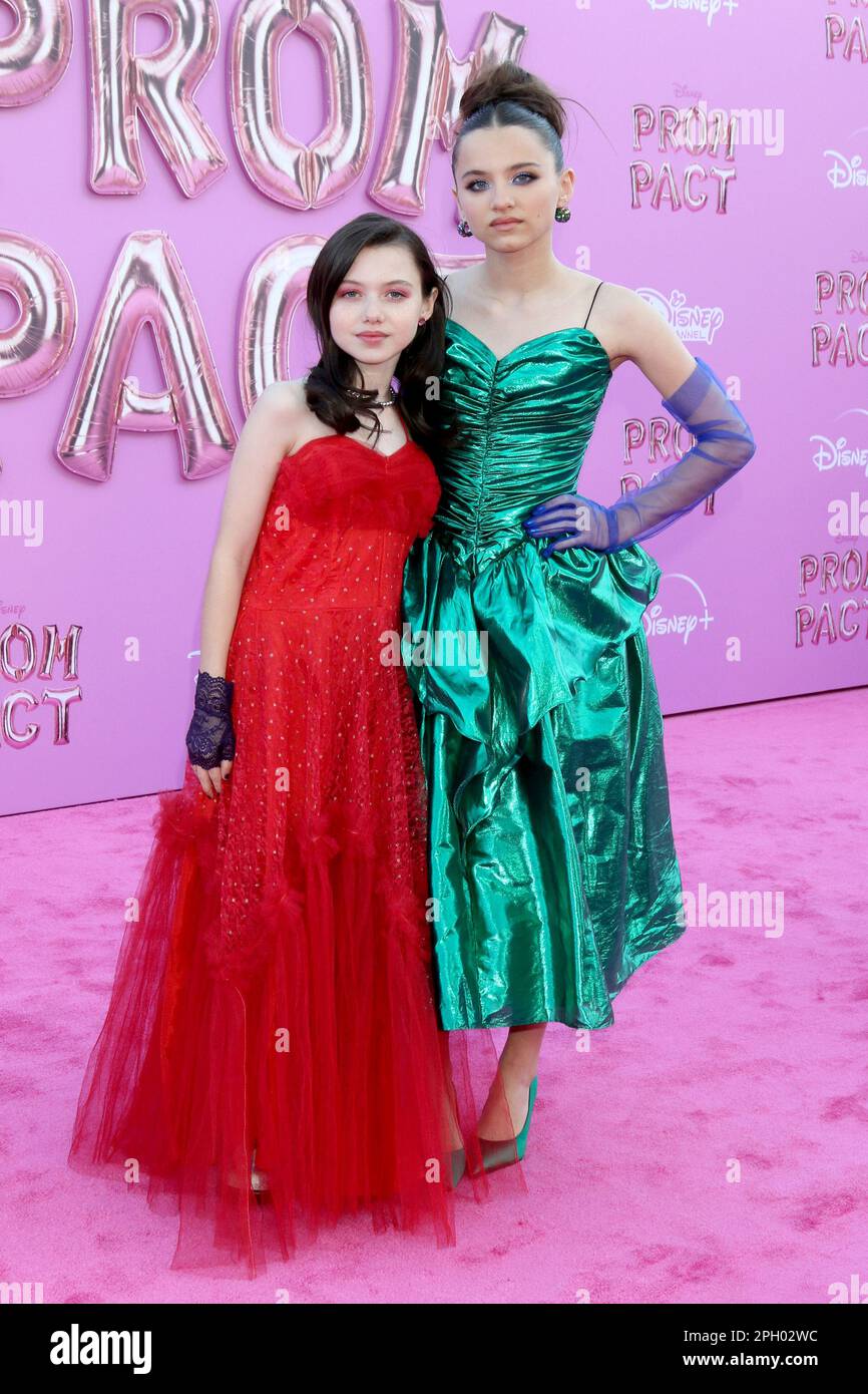 LOS ANGELES - MAR 24: Violet McGraw, Madeleine McGraw al Prom PACT ...