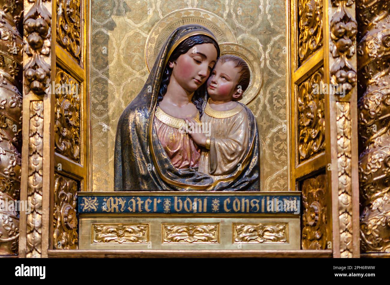 Baroque wooden altar immagini e fotografie stock ad alta risoluzione ...