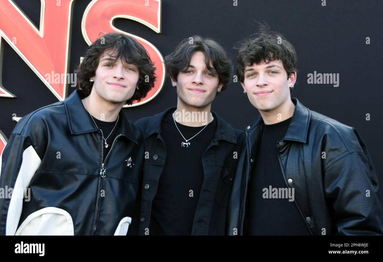 Los Angeles, California, USA 26th Marzo 2023 (L-R) i Triplets di ...