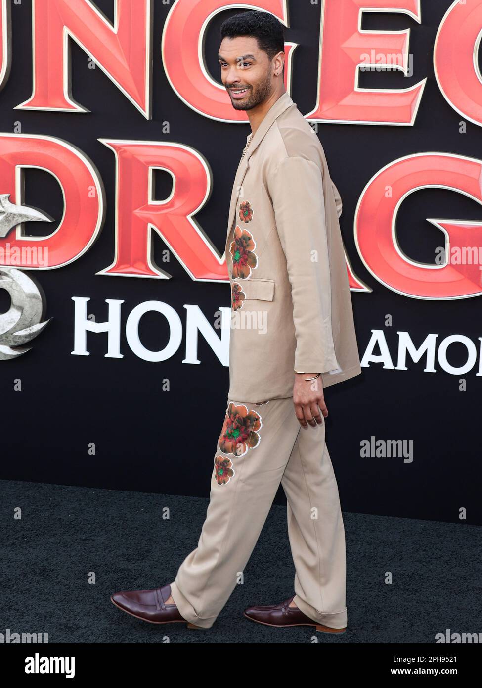 WESTWOOD, LOS ANGELES, CALIFORNIA, USA - 26 MARZO: L'attore inglese ...