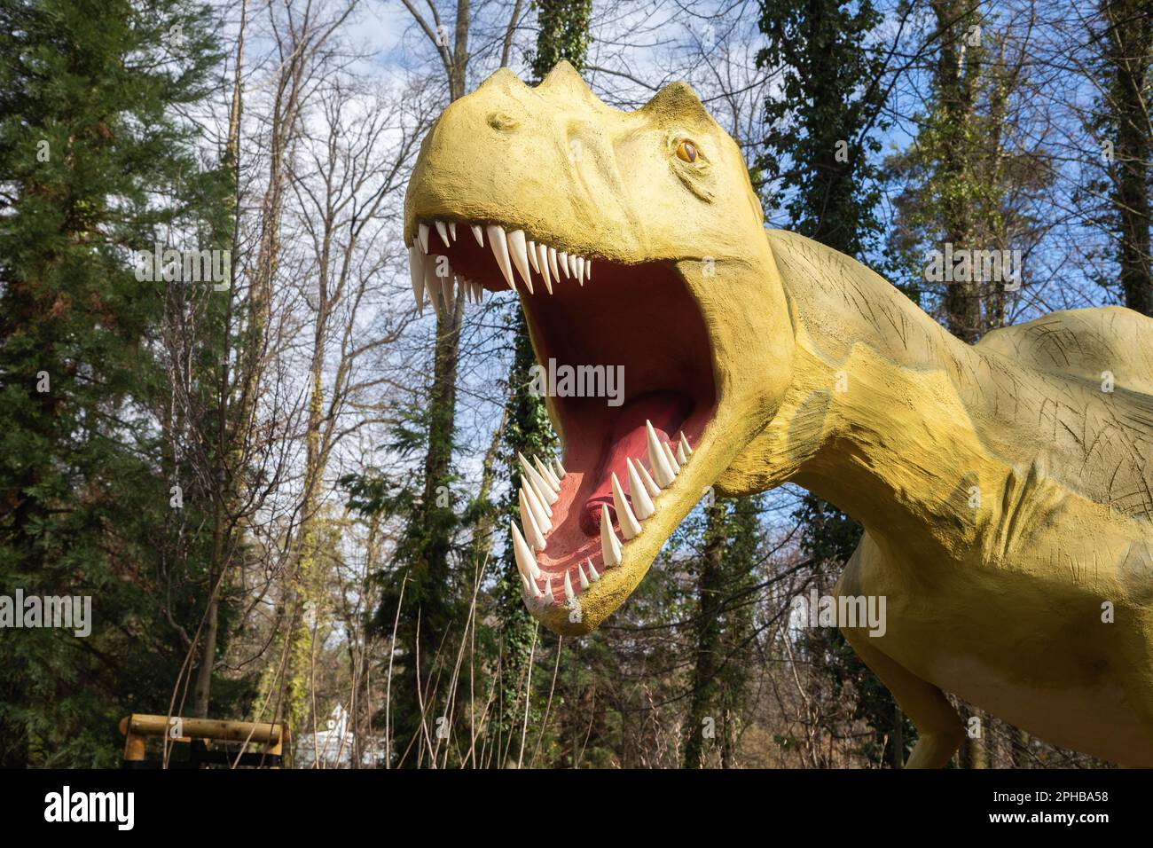 Der Saurierpark Bautzen ist mit seinen über 200 Sauriern der ...