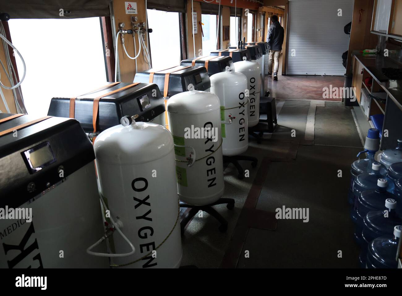 Oxygen cylinders immagini e fotografie stock ad alta risoluzione - Alamy