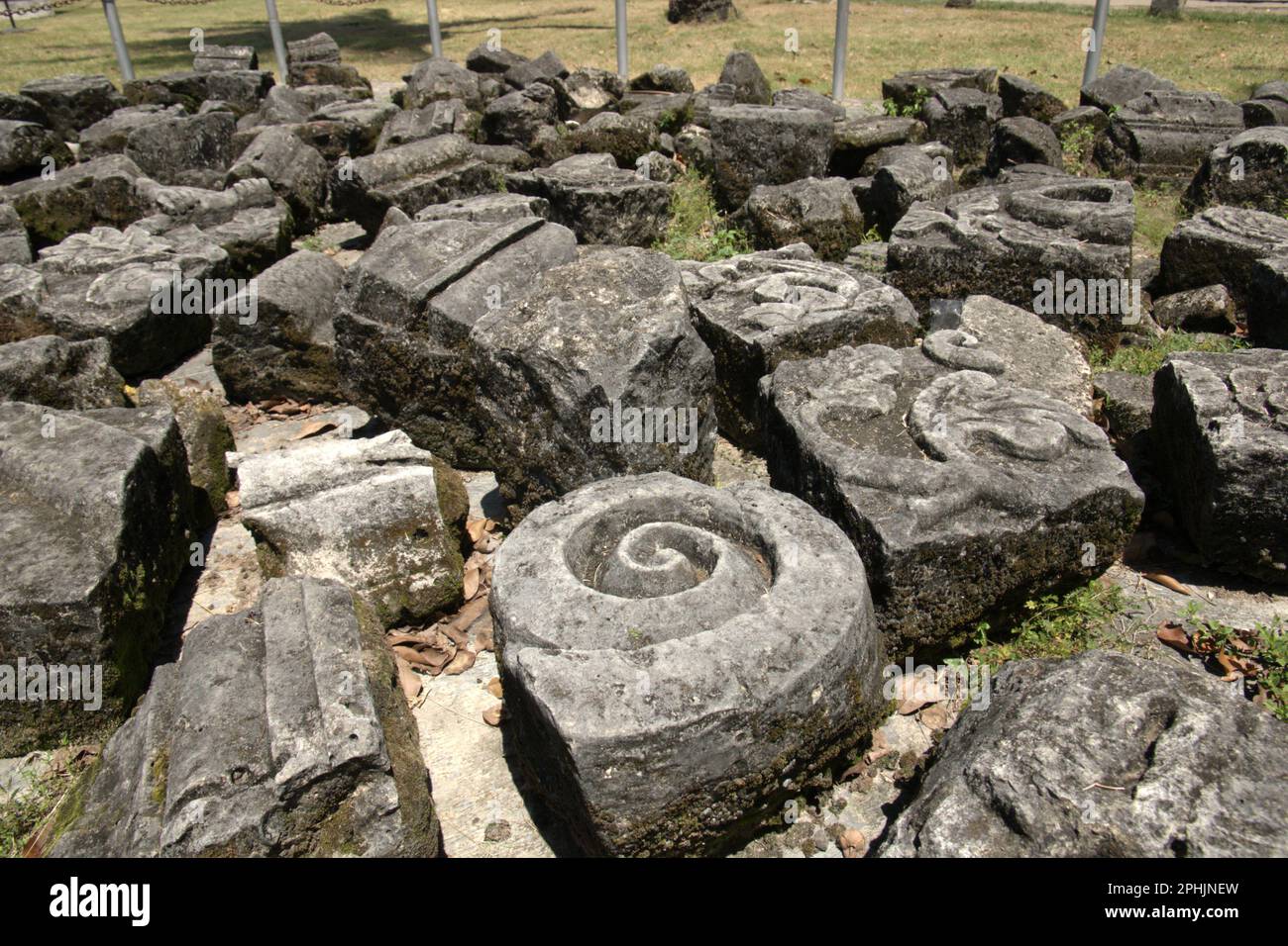 Vecchia archeologia banten immagini e fotografie stock ad alta ...