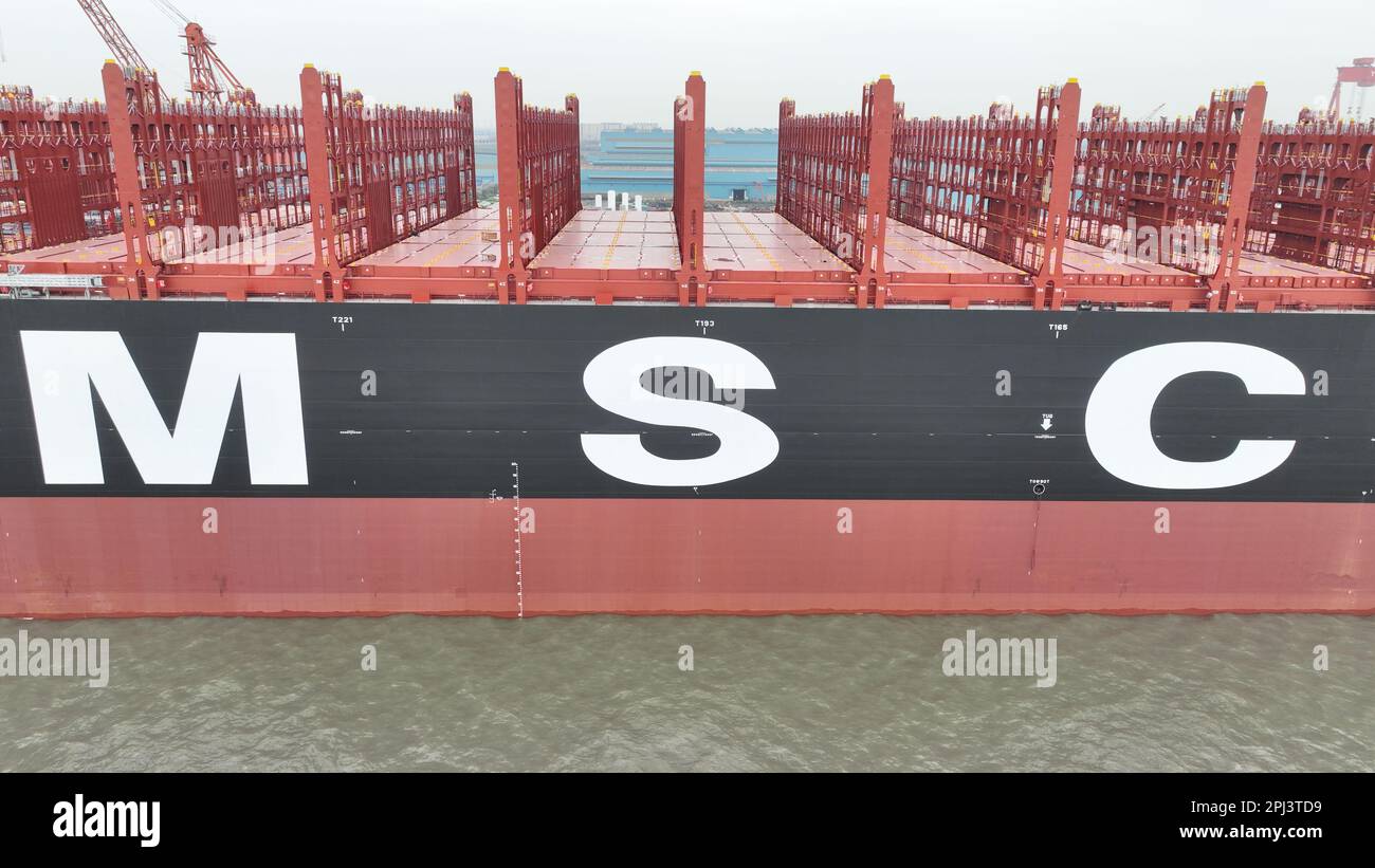 SUZHOU, CINA - 29 MARZO 2023 - Xinfu 104, la più grande nave container ...