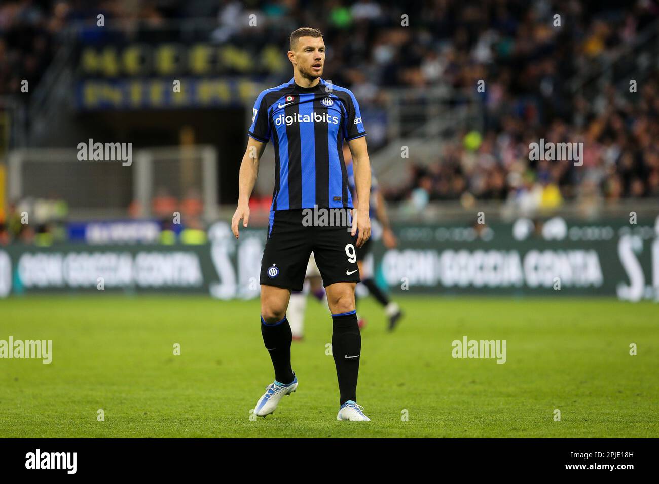 Edin dzeko inter immagini e fotografie stock ad alta risoluzione - Alamy