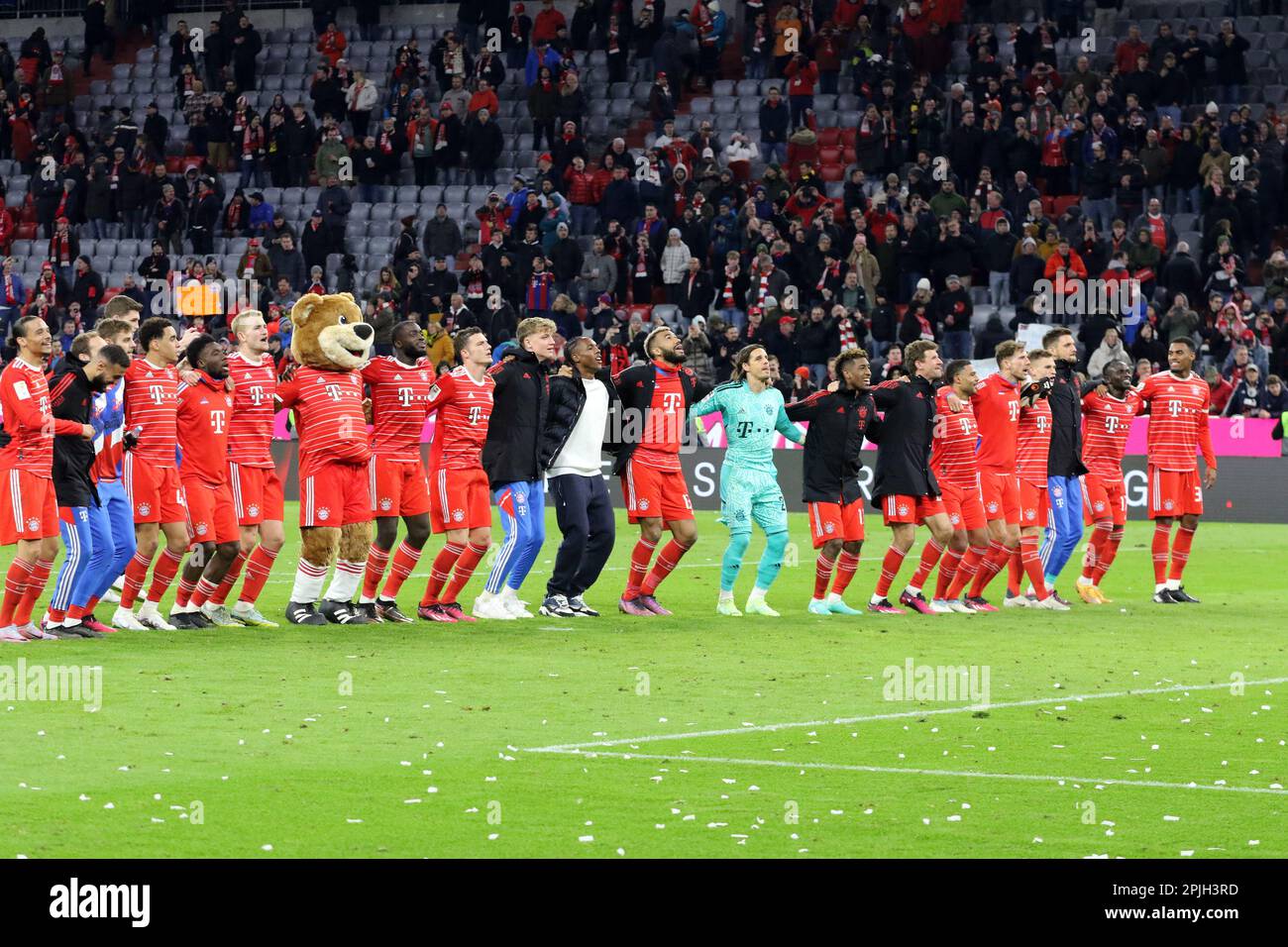 Joshua kimmich fc bayern monaco di baviera fc immagini e fotografie stock ad alta risoluzione ...
