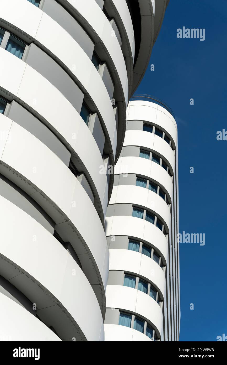 Moderno edificio bianco immagini e fotografie stock ad alta risoluzione - Alamy