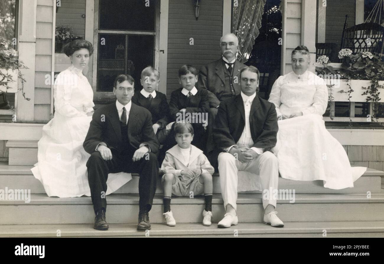 Turn of the century family immagini e fotografie stock ad alta ...