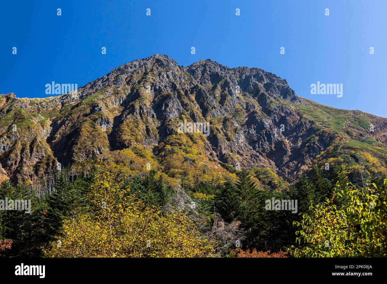 Cima del famoso Monte Akadake, da Gyojagoya (cottage Gyoja), cima più ...