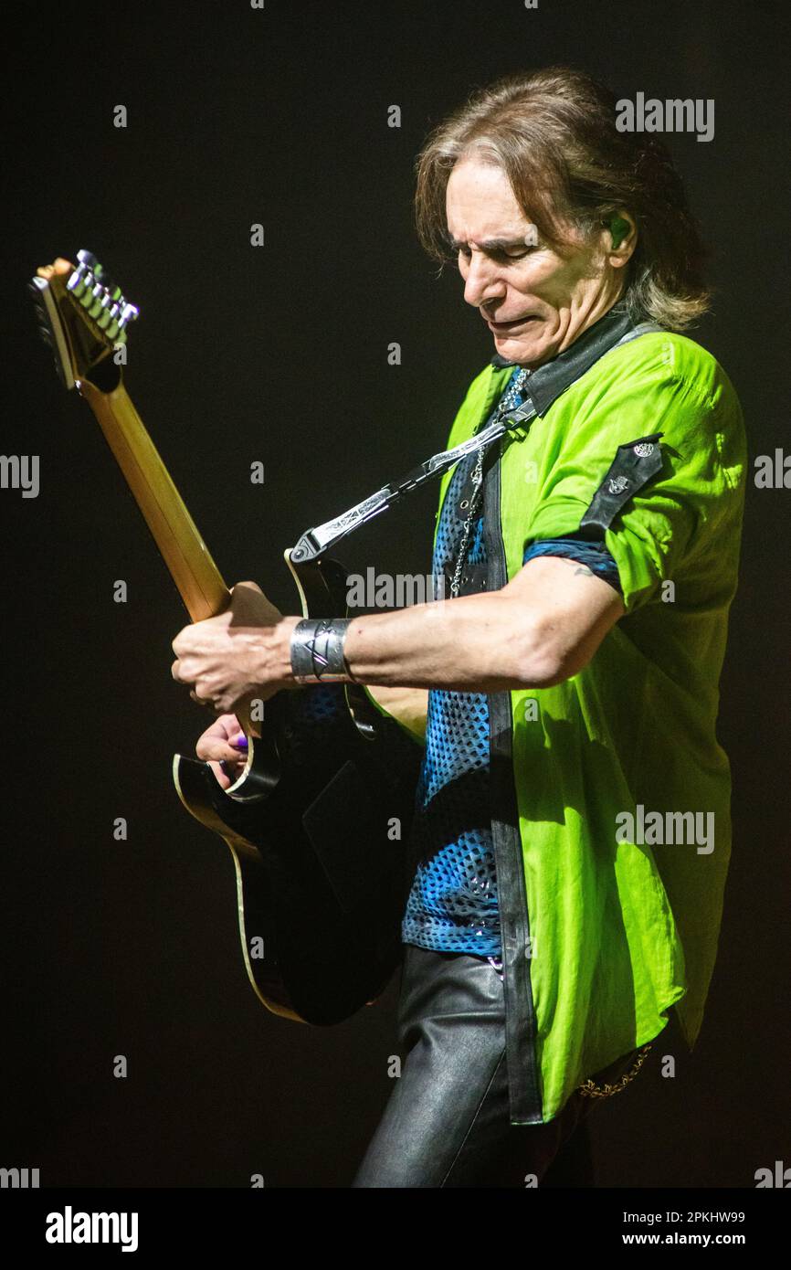 Steve vai dal vivo immagini e fotografie stock ad alta risoluzione - Alamy