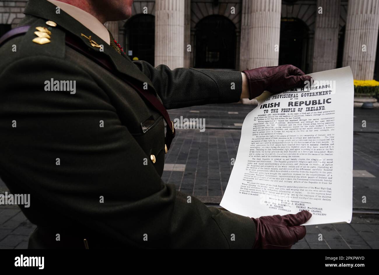 CAPT Austin Doyle con la proclamazione dell'Indipendenza a seguito di ...