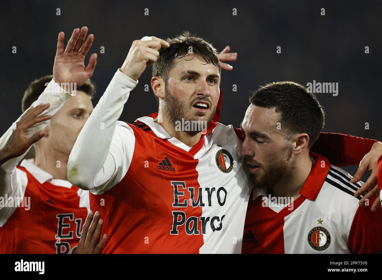 ROTTERDAM - (LR) Santiago Gimenez di Feyenoord, Orkun Kokcu di ...