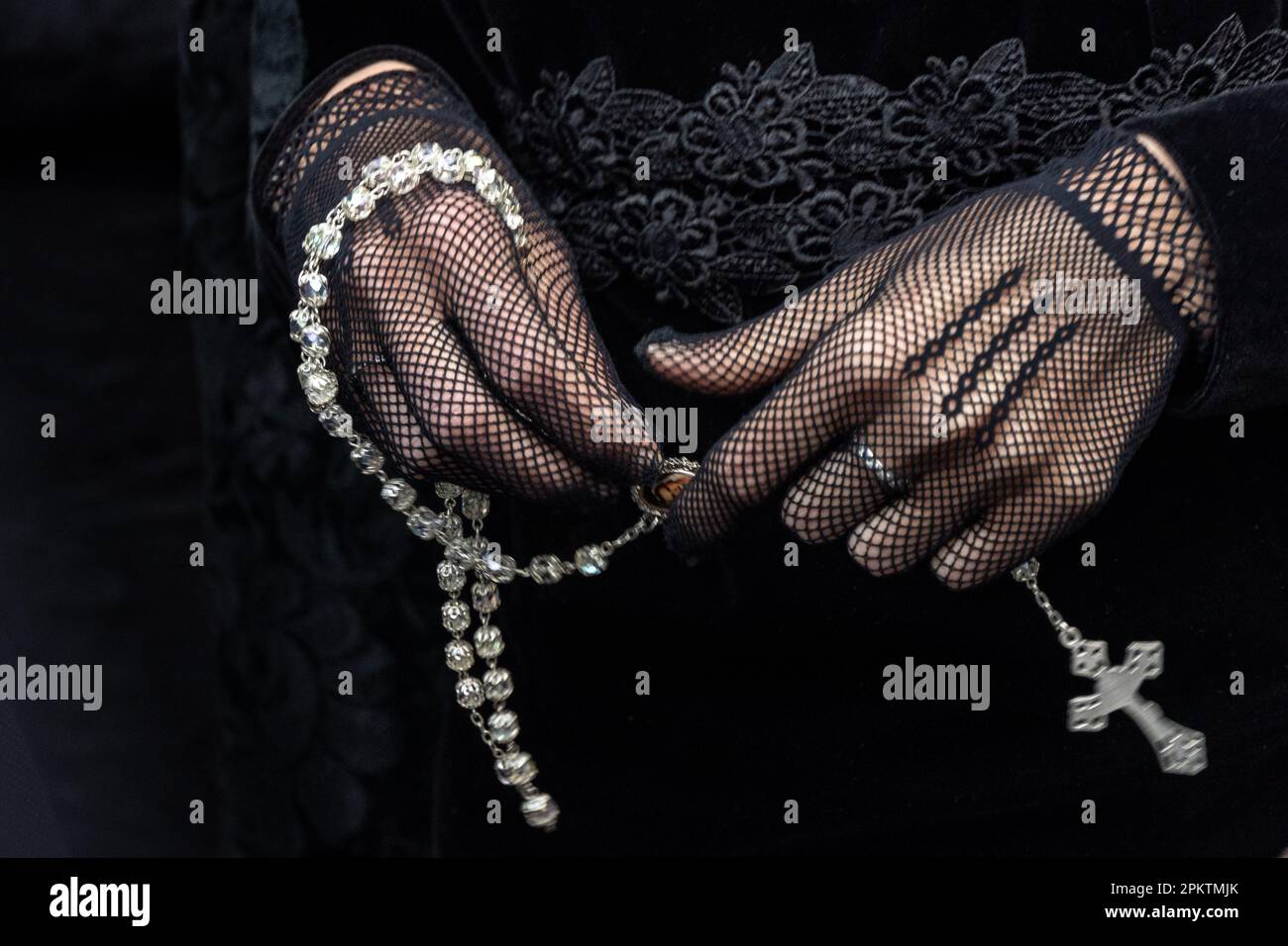 Pizzo liturgico immagini e fotografie stock ad alta risoluzione - Alamy