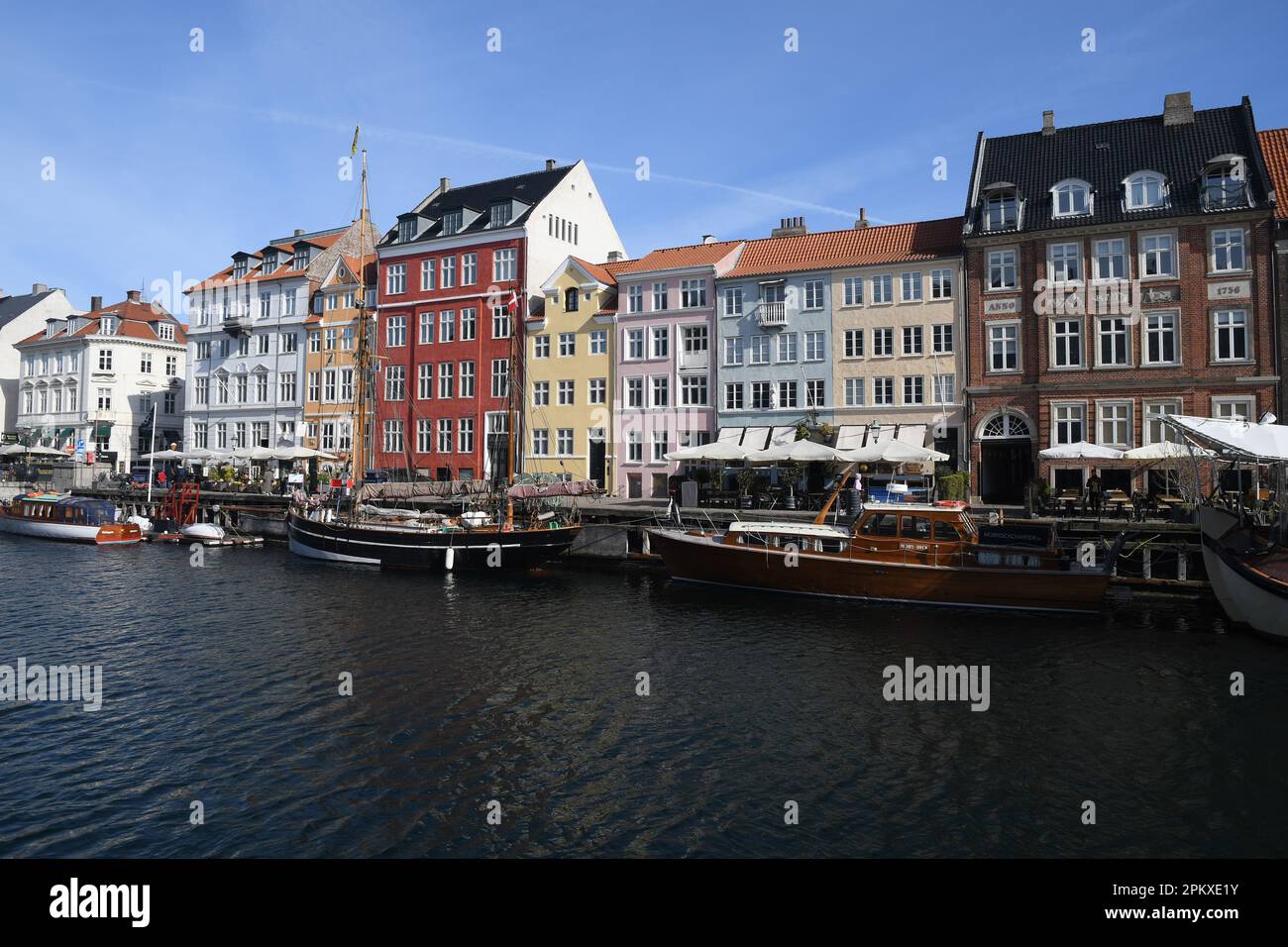 Copenaghen /Danimarca/10 aprile 2023/ i turisti si trovano nel luogo ...
