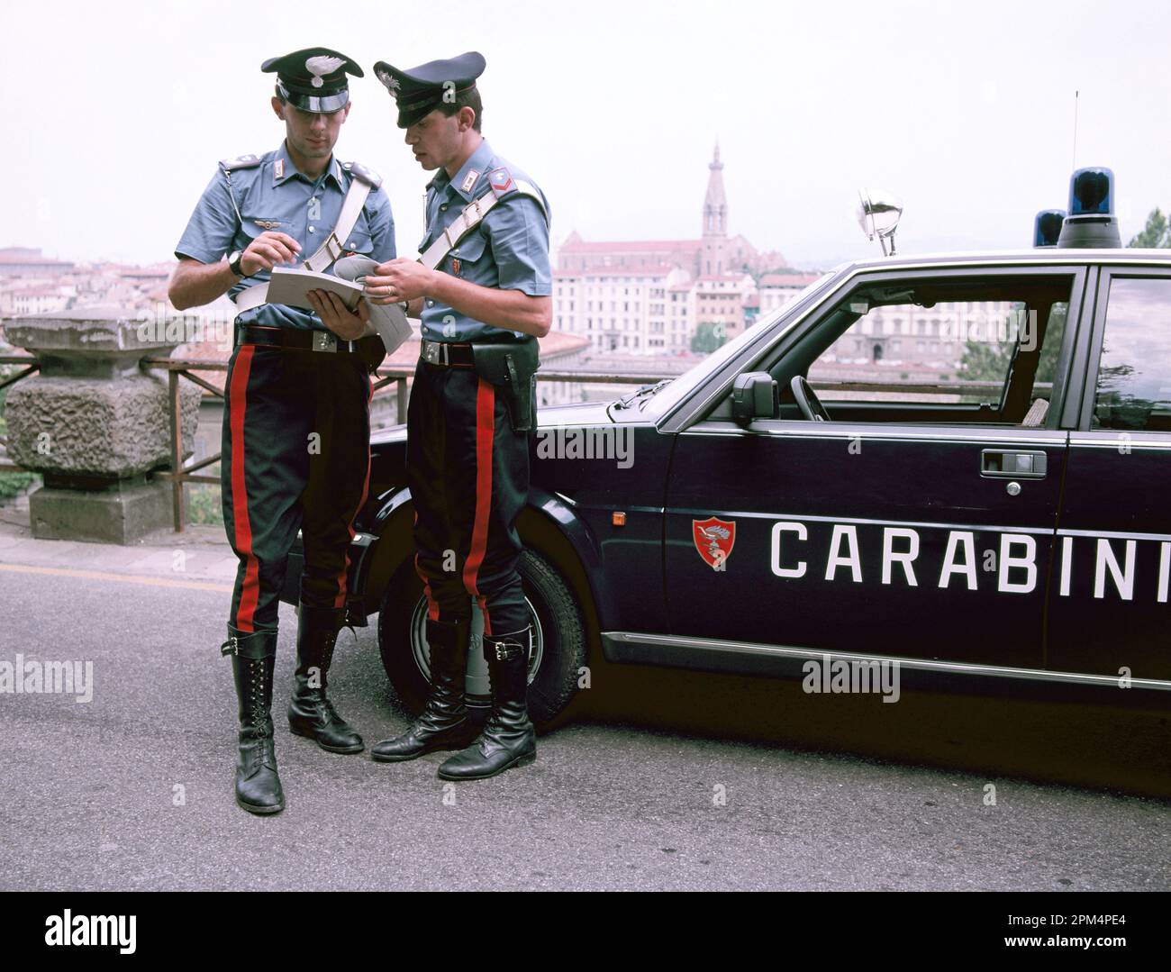 Carabinieri police car italy immagini e fotografie stock ad alta ...