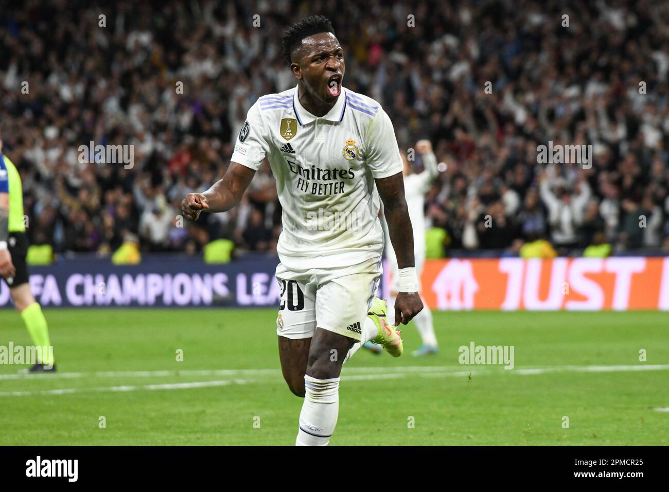 MADRID, SPAGNA - 12 APRILE: Vinicius Jr del Real Madrid festeggia dopo ...