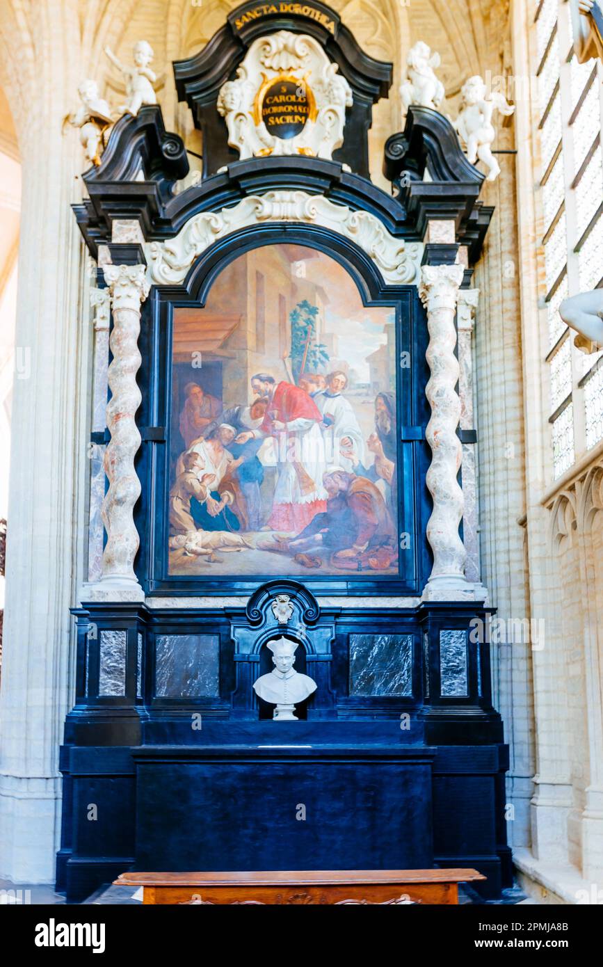 Cappella di Carlo Borromeo. La Chiesa di San Pietro è una chiesa ...