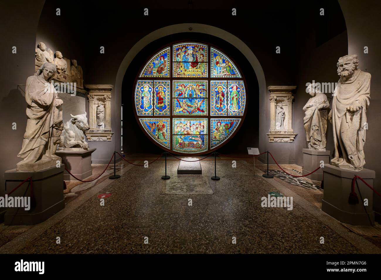 Museo dell'Opera Metropolitana del Duomo, Museo del Duomo con statue in marmo, pale d'altare e ...