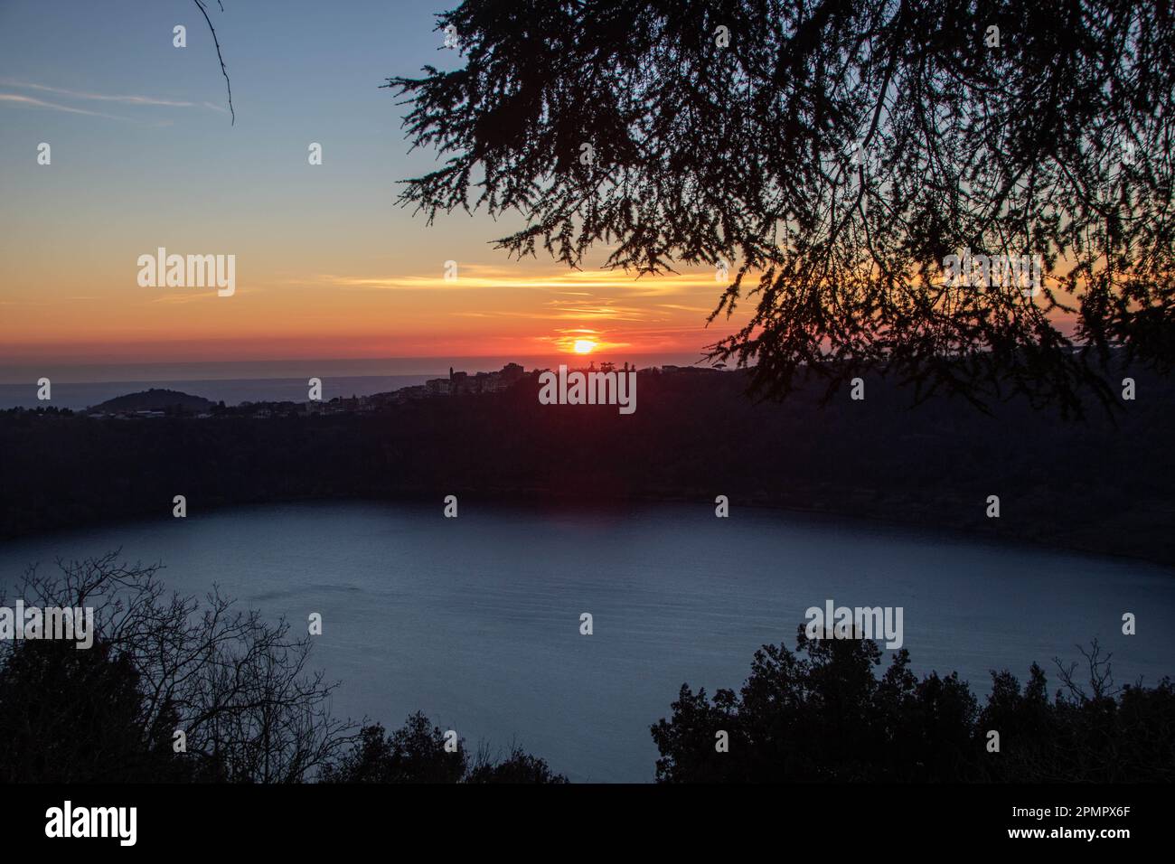Lago di nemi in italia immagini e fotografie stock ad alta risoluzione ...