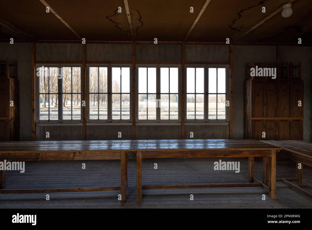 Vista all'interno della sala comune presso la caserma ricostruita con ...