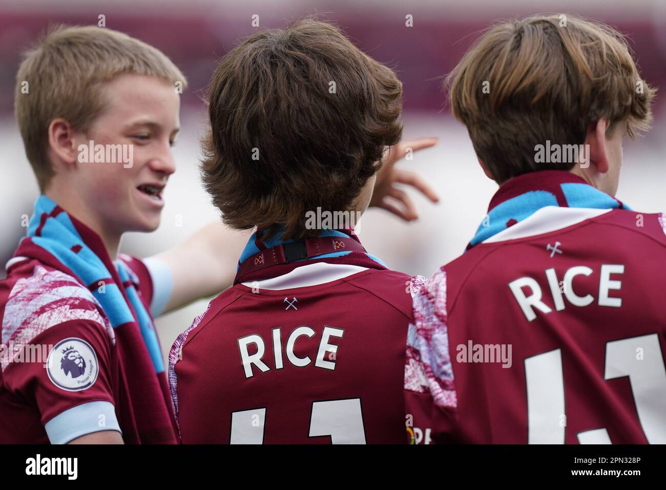 I tifosi del West Ham United mostrano il loro sostegno prima della ...