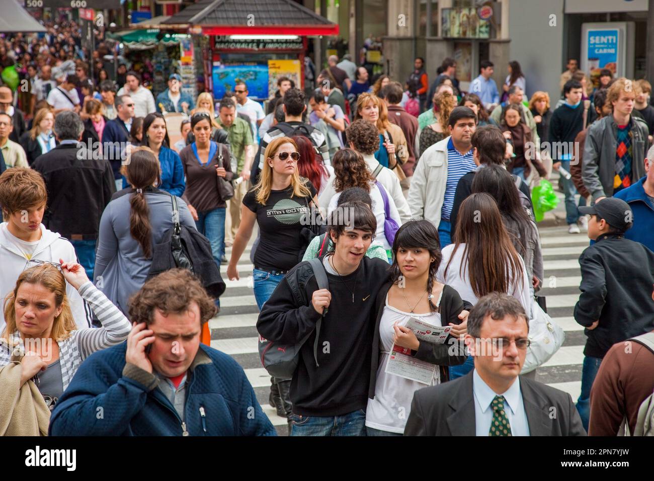 Zebra crossing buenos aires argentina immagini e fotografie stock ad alta risoluzione - Alamy