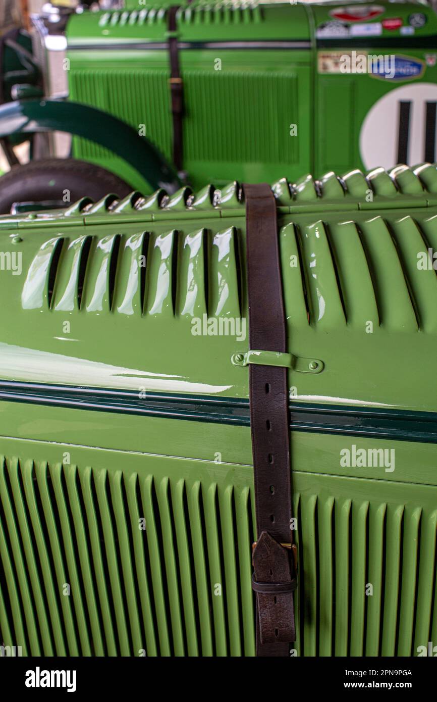 Cofano dell'auto immagini e fotografie stock ad alta risoluzione - Alamy