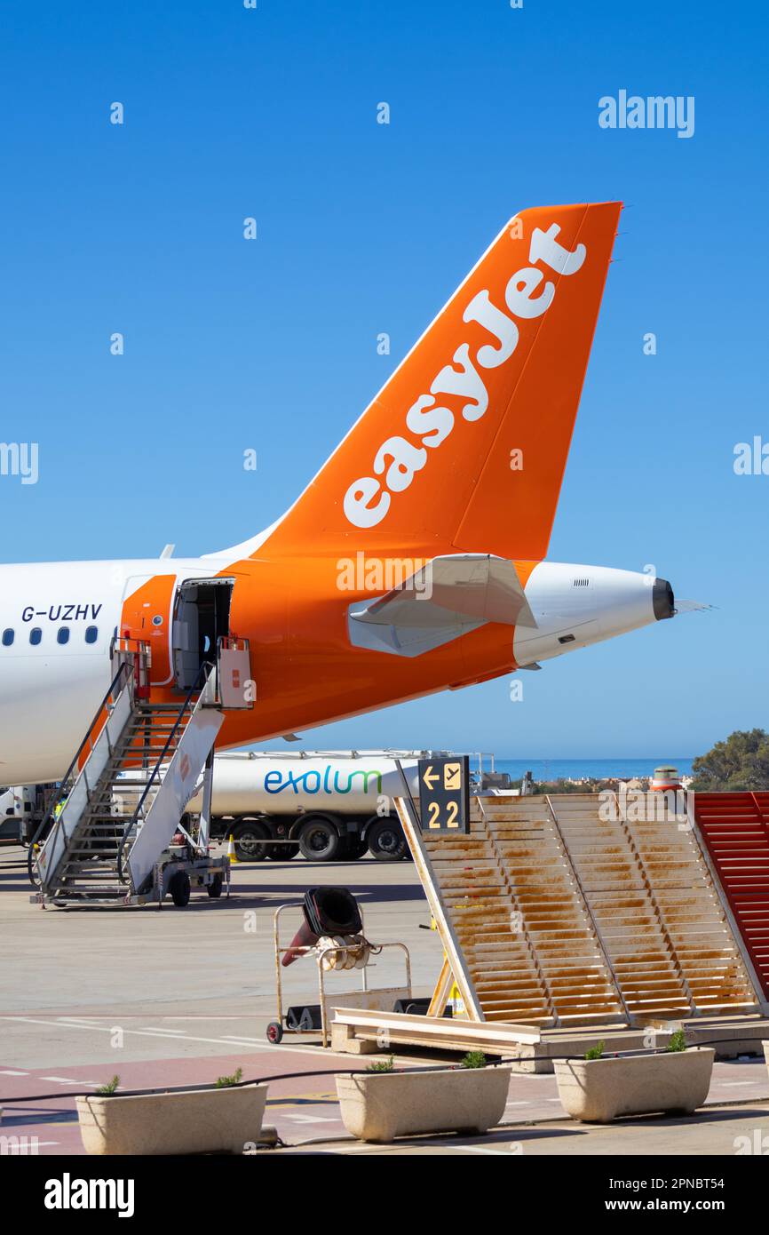 Logo easyjet immagini e fotografie stock ad alta risoluzione - Alamy