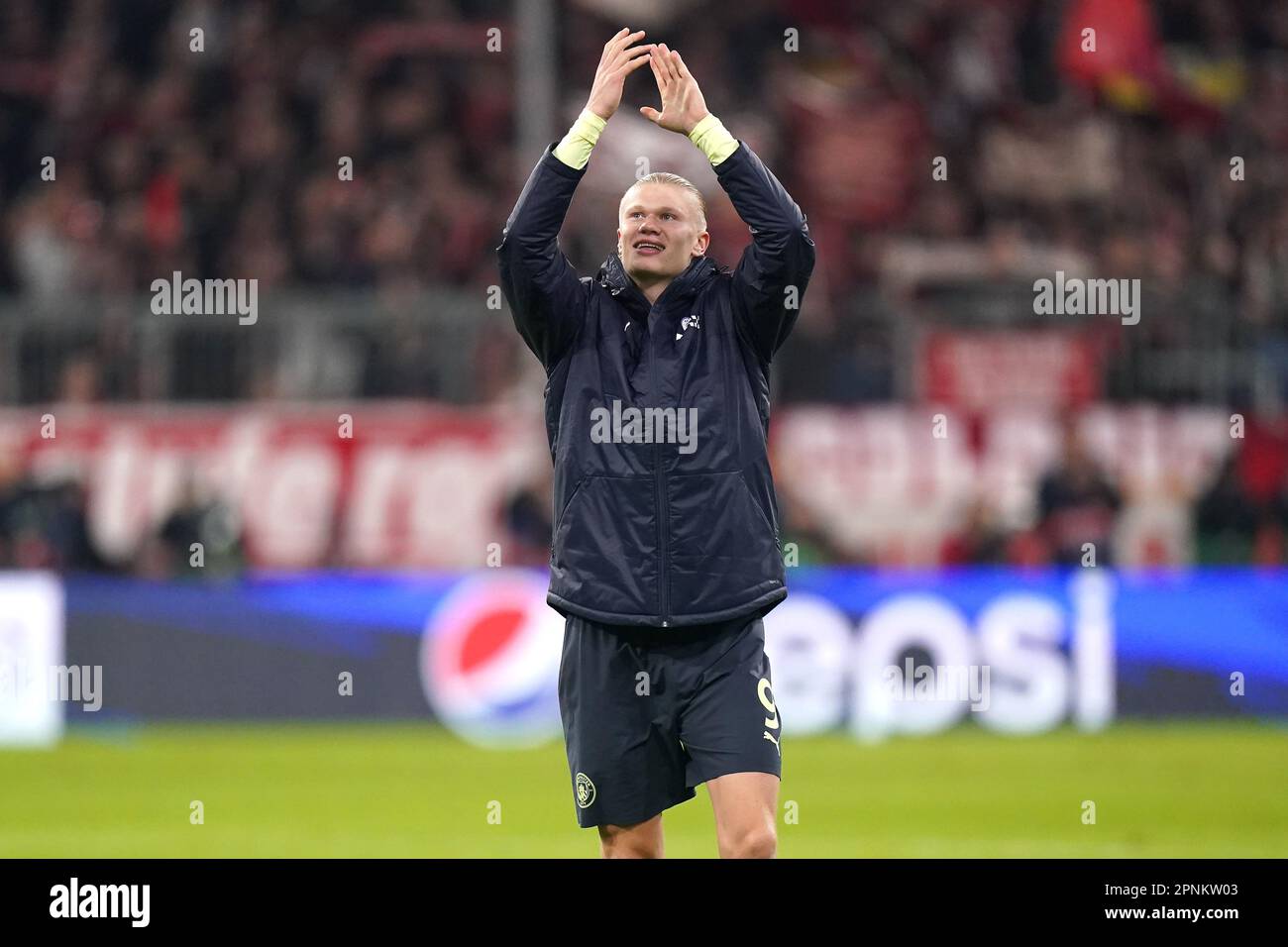 Erling Haaland di Manchester City festeggia la vittoria dopo il fischio ...