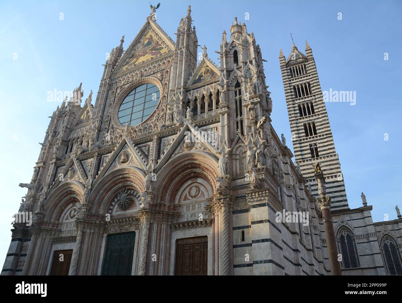 La cattedrale di Siena Santa Maria Assunta è costruita in stile ...