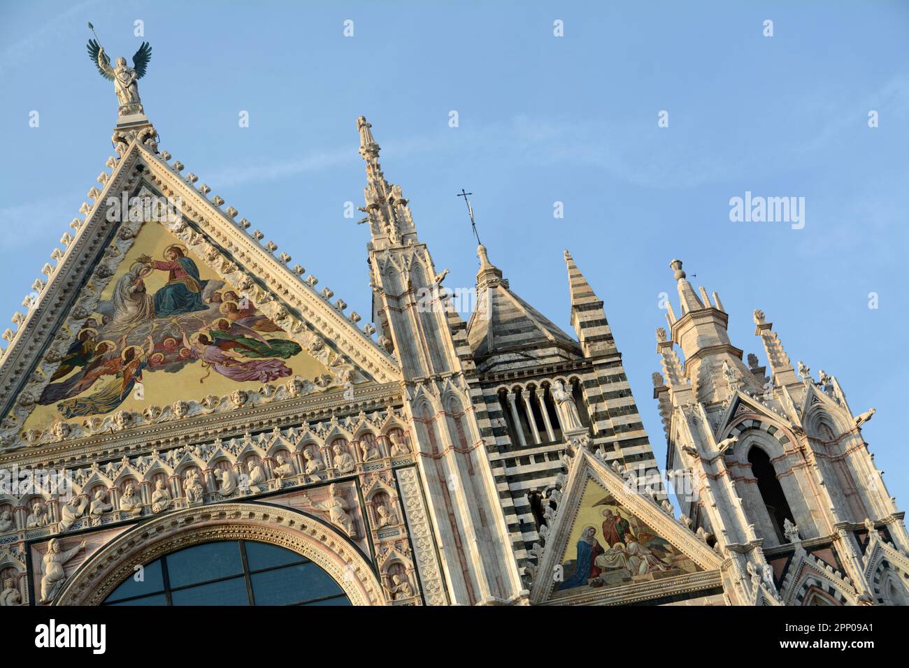La cattedrale di Siena Santa Maria Assunta è costruita in stile ...