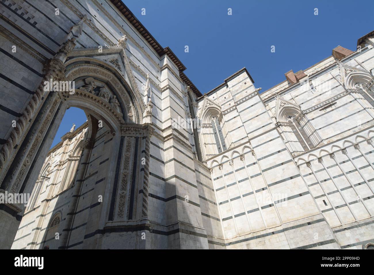 La cattedrale di Siena Santa Maria Assunta è costruita in stile ...