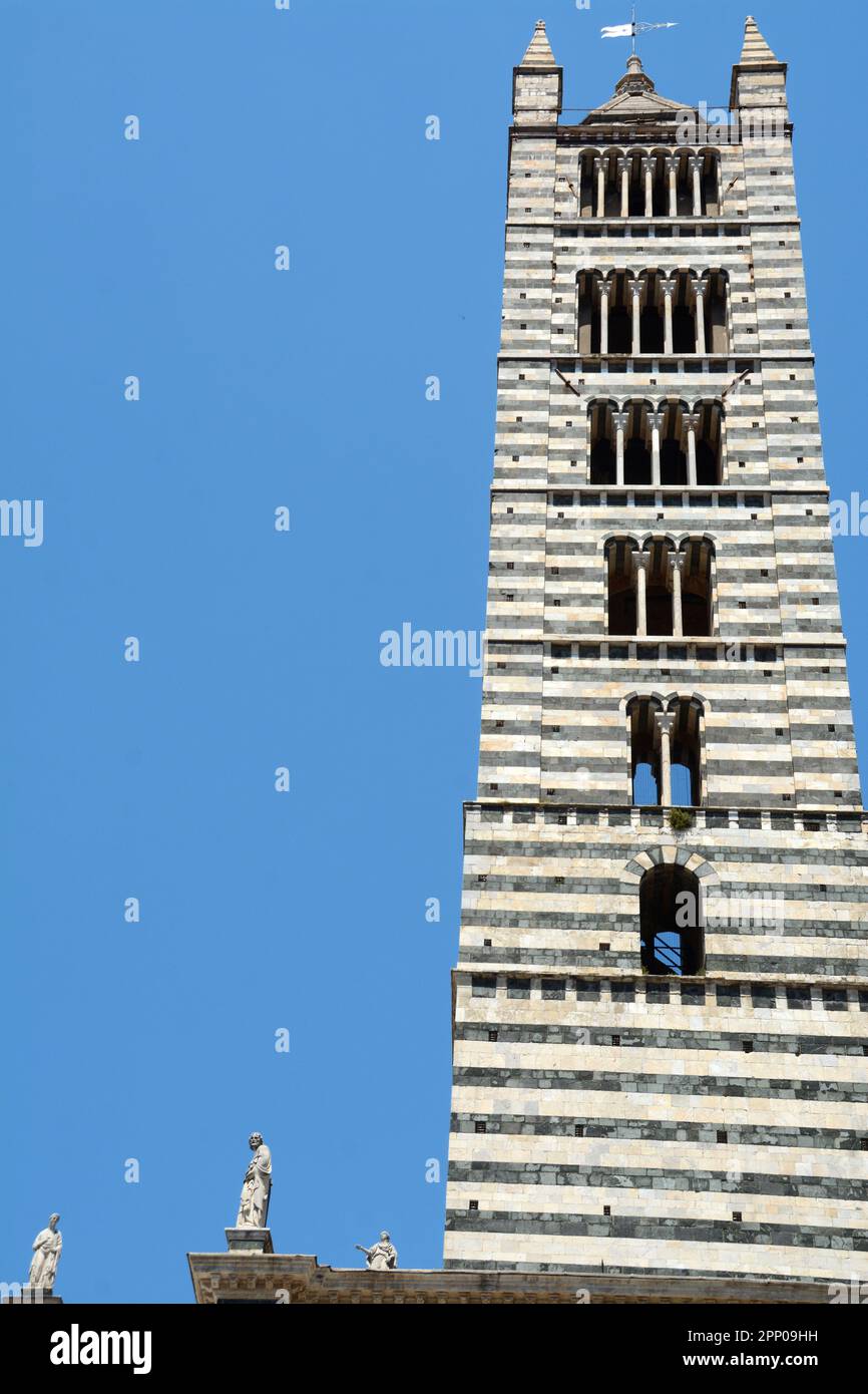 La cattedrale di Siena Santa Maria Assunta è costruita in stile ...