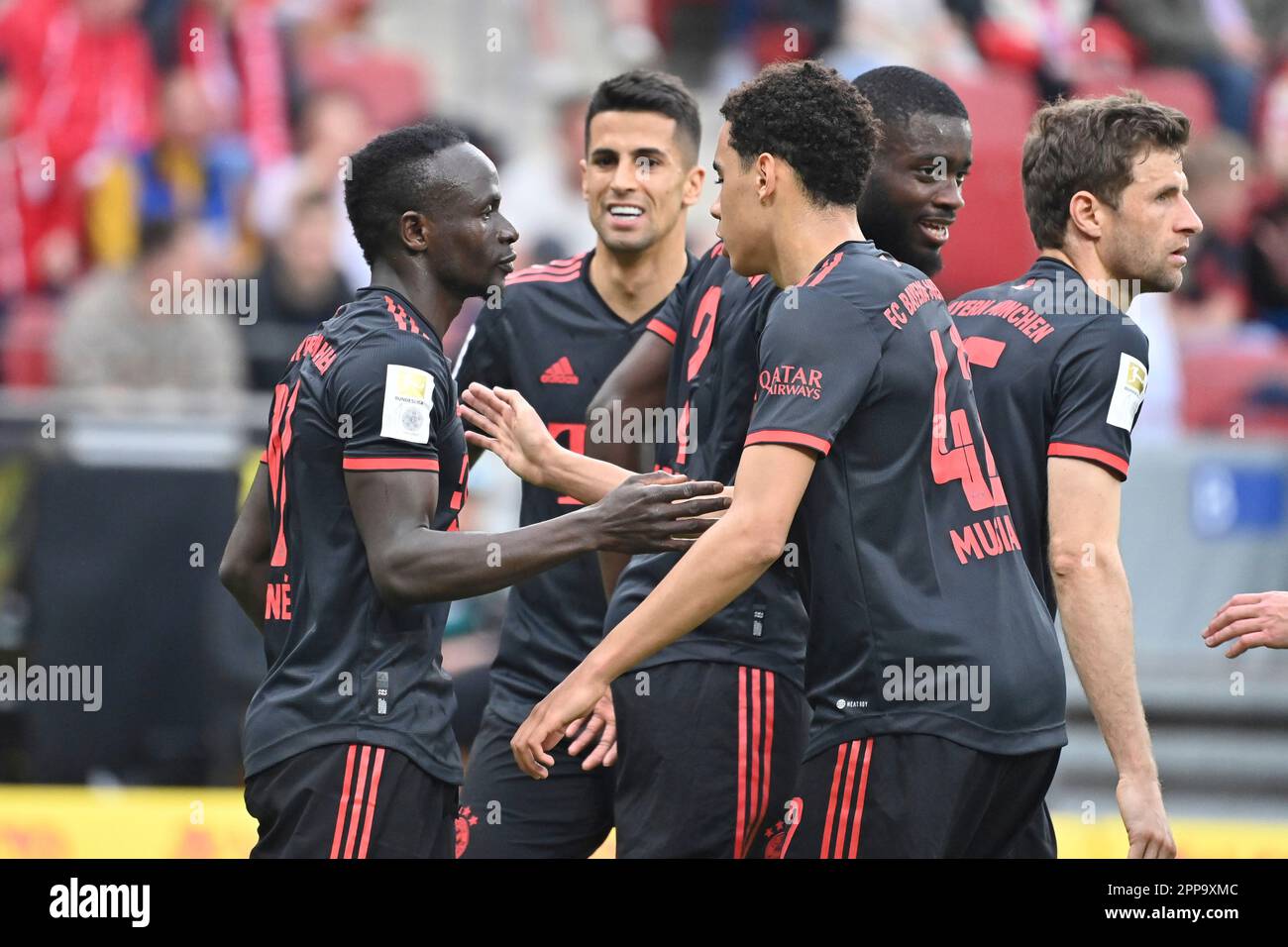 Magonza, Germania. 22nd Apr, 2023. Goaljubel collettivo intorno a Sadio MANE (FC Bayern Monaco ...