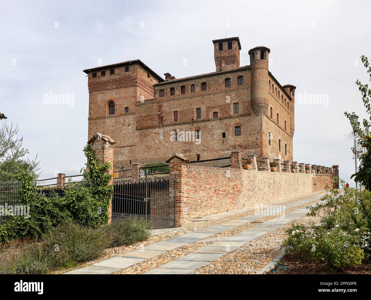 Castle cavour grinzane immagini e fotografie stock ad alta risoluzione ...